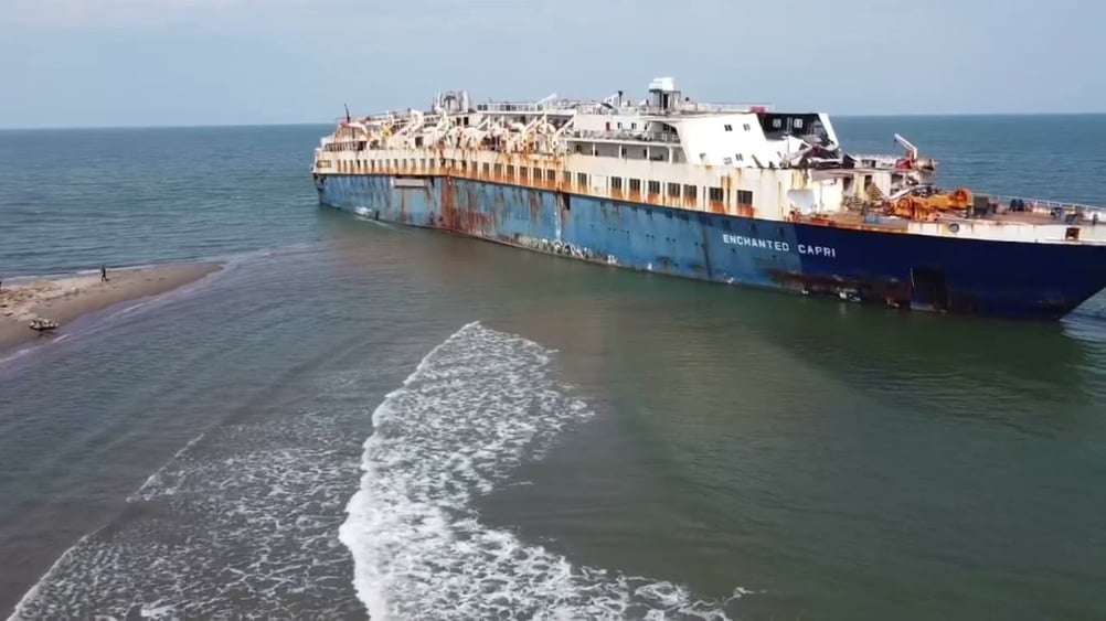 Enchanted Capri el barco fantasma.